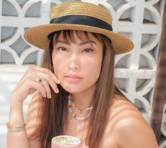 7 Potret Honeymoon Amanda Khairunnisa Adik Maudy Ayunda, Pemandangan di ...