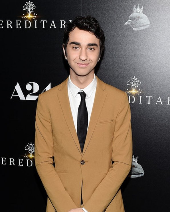 Pesona Alex Wolf Pemeran Film Dude yang Cute Abis