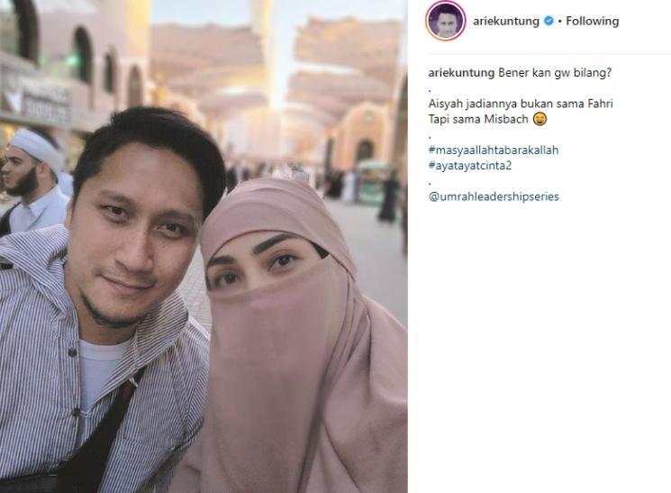 5 Momen Perayaan Anniversary Pernikahan Arie Untung dan Istri di Tanah Suci 5 Momen Perayaan Anniversary Pernikahan Arie Untung dan Istri di Tanah Suci