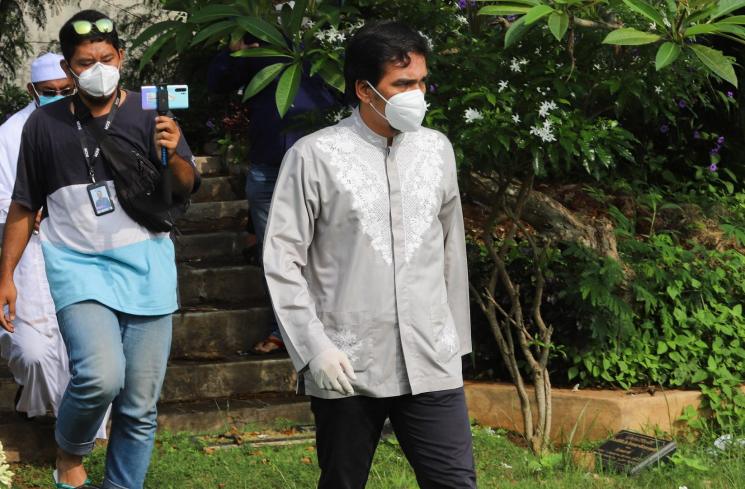 FOTO: Prosesi Pemakaman Rina Gunawan - Bagian 4