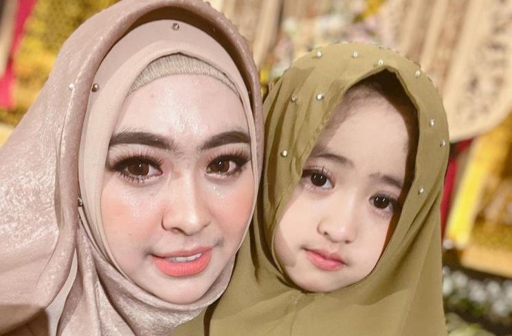 Oki Setiana Dewi Dan Wardina Safiyyah