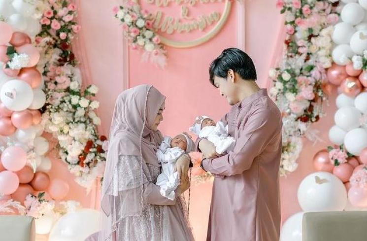 8 Momen Akikah Anak Kembar Anisa Rahma, Jadi Momen Reunian Cherrybelle