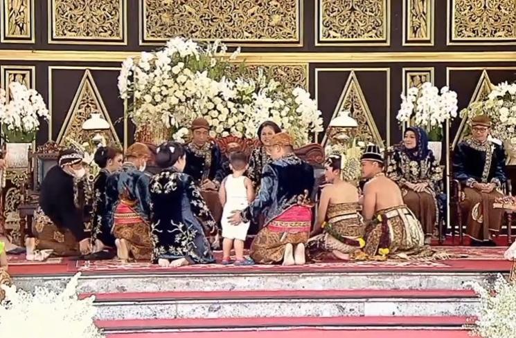 Pakai Singlet bak 'Bos Medan', 6 Tingkah Kocak Nahyan Nasution di Nikahan Kaesang