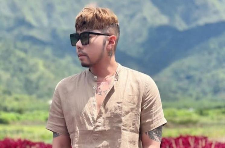 8 Potret Terkini Roy Kiyoshi, Makin Macho dengan Brewok dan Tato