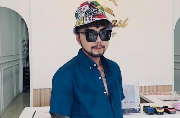 8 Potret Terkini Roy Kiyoshi, Makin Macho dengan Brewok dan Tato