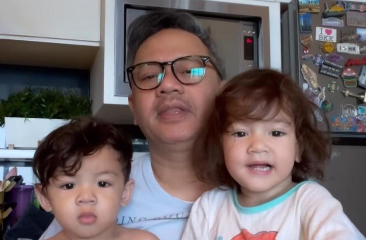 10 Potret Indra Brasco Momong Anak, Dipuji Netizen Jadi Orang Tua Rasa ...