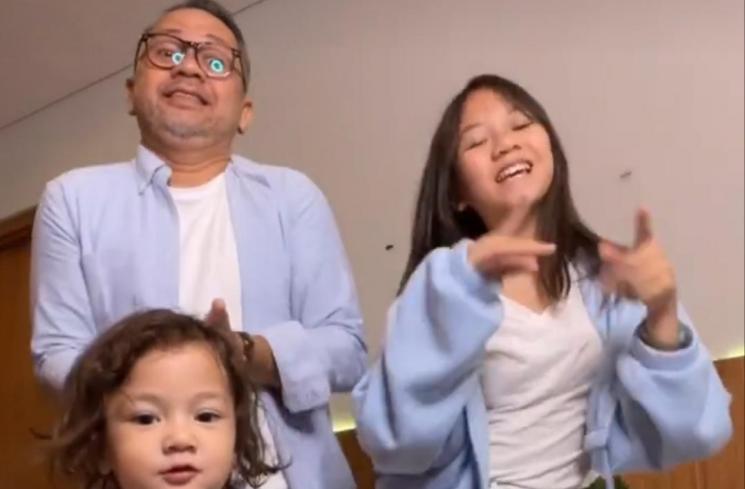 10 Potret Indra Brasco Momong Anak, Dipuji Netizen Jadi Orang Tua Rasa ...