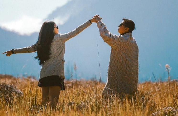 Bella Bonita Foto Mesra Pakai Rok Mini, Netizen: Aku Kira Solehah ...