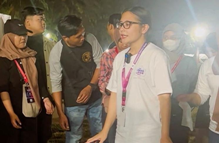 10 Potret Prilly Latuconsina Mungutin Sampah di JFC 2023 bareng ...