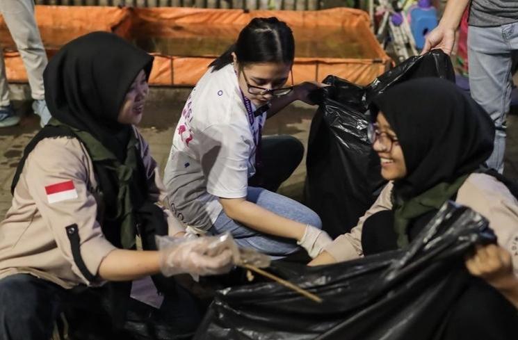 10 Potret Prilly Latuconsina Mungutin Sampah di JFC 2023 bareng ...