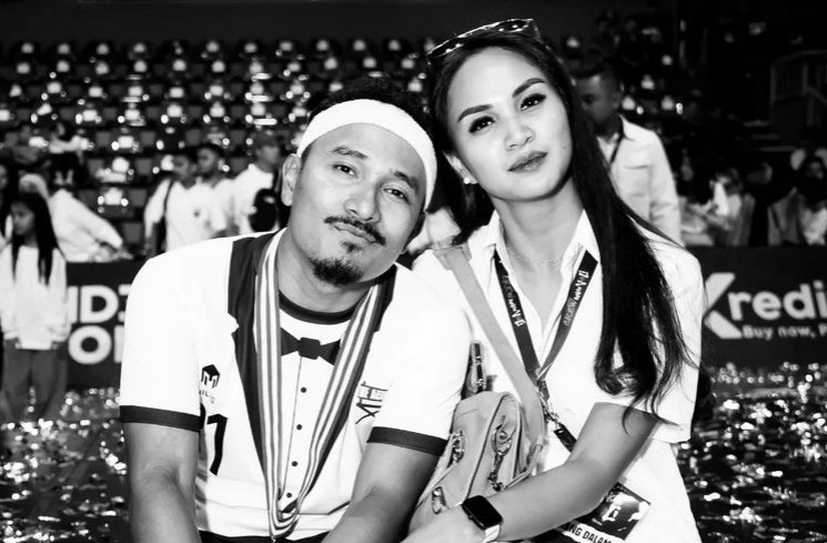 8 Potret Pasangan Artis di Bahkan Voli, Saling Unjuk Kemesraan 8 Potret Pasangan Artis di Bahkan Voli, Saling Unjuk Kemesraan